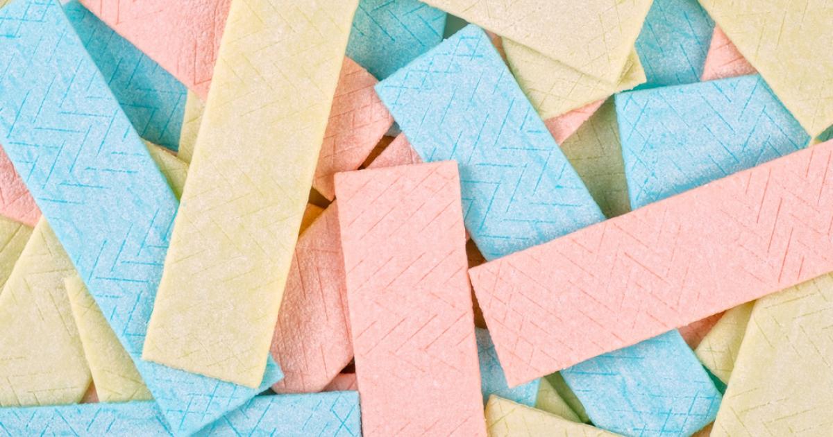 La gomme à mâcher sans sucre prévient la carie ? Vrai | Agence Science ...