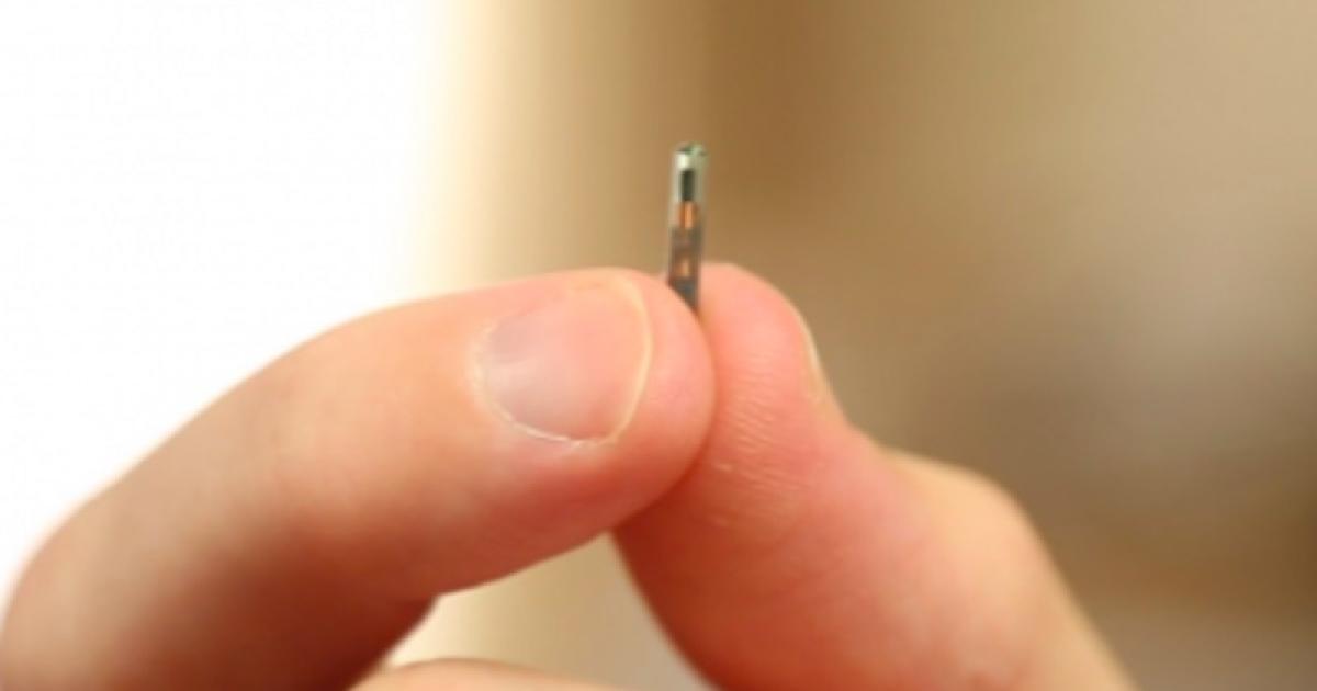 Des micropuces injectées dans les vaccins pour nous suivre à la trace ...